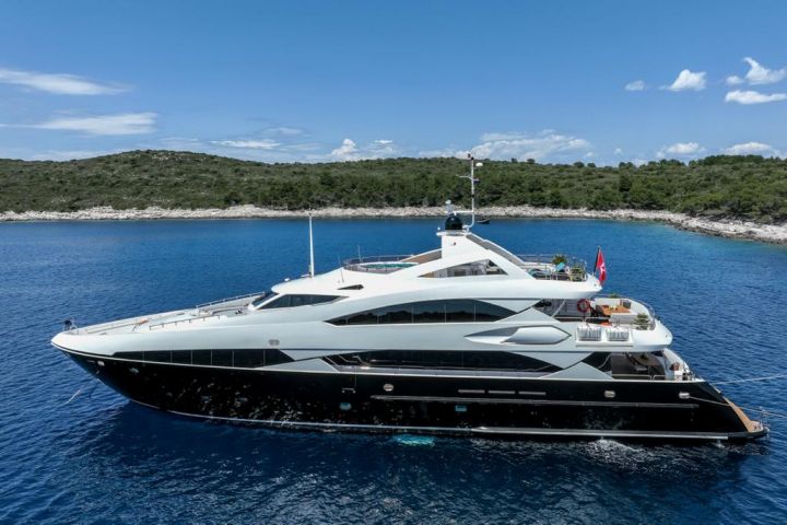 37M Sunseeker • Superyacht Experience | 122 ft • 6 cabins • 30 people